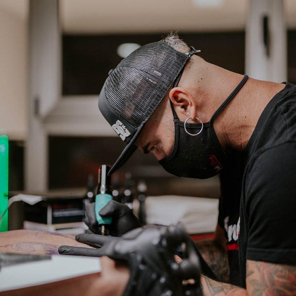 Qué Necesitas Para Ser Tatuador Inkbro